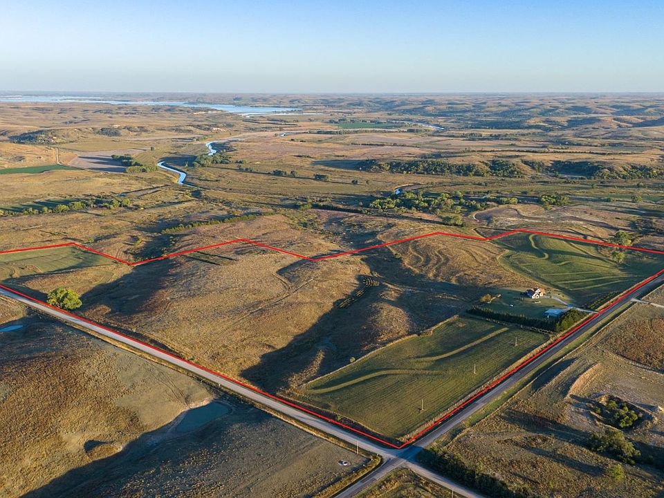 5075 192nd St Bunker Hill, KS Property Details